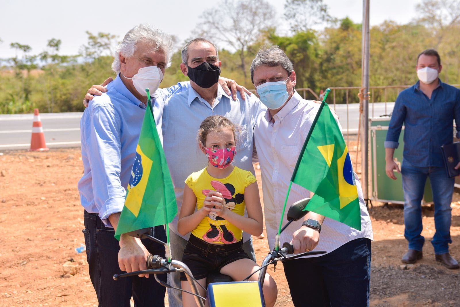 Caiado entrega restauração da BR-414 em Niquelândia - Agência Cora ...